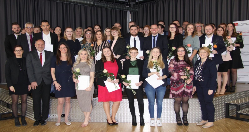 Staatlich geprüfte Betriebwirte erfolgreich entlassen | Berufskolleg ...